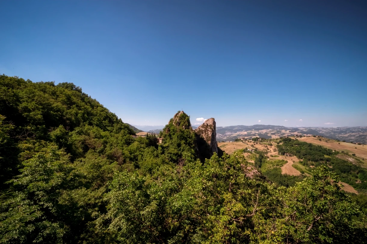 Esplorando la magia dei Sassi di Roccamalatina: un itinerario tra natura e storia | Emilia ...